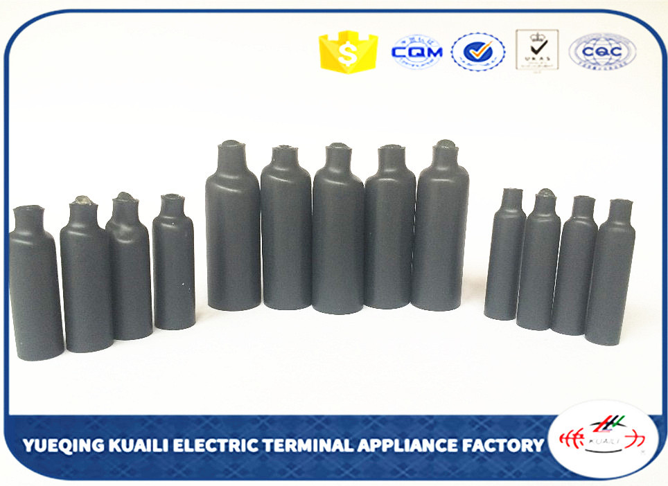 L'adhésif d'AMC ont rayé le mini noir de bouts perdus de polyoléfine et ...